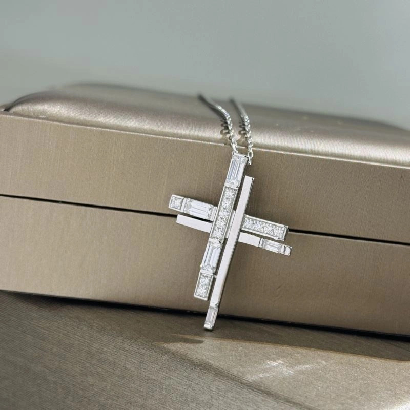 Accurate model Harry Winston Necklaces