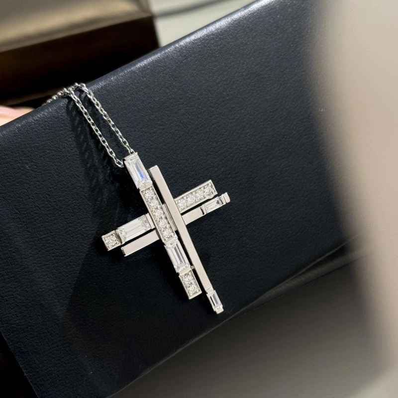 Accurate model Harry Winston Necklaces