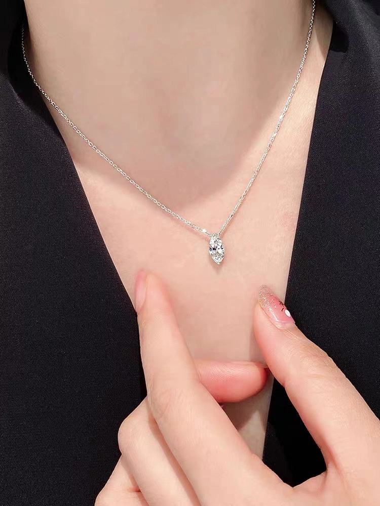 Mirror quality Harry Winston Necklaces