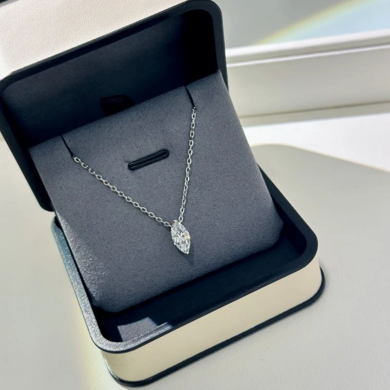 Mirror quality Harry Winston Necklaces