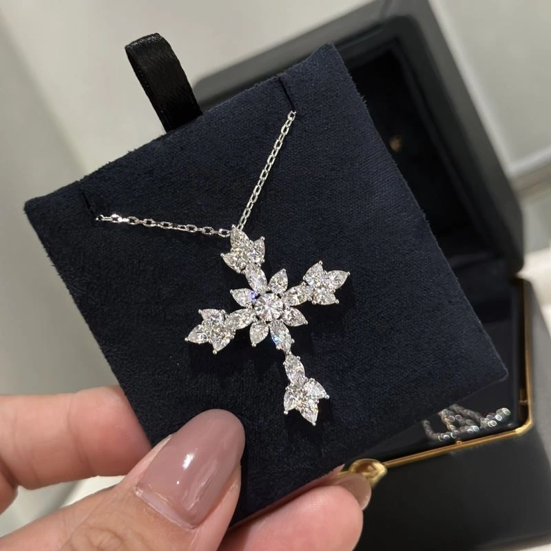 Cut-rate Harry Winston Necklaces
