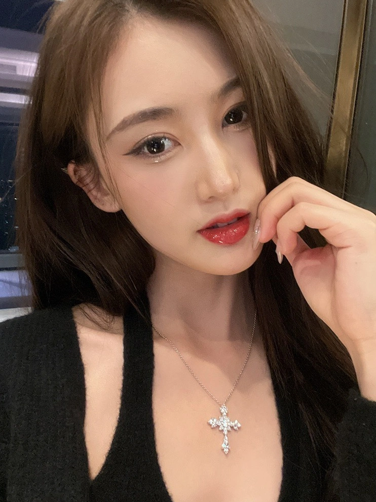 Cut-rate Harry Winston Necklaces
