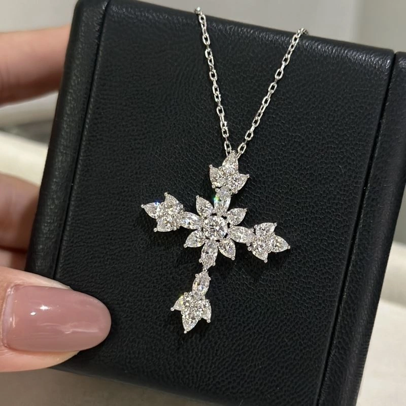 Cut-rate Harry Winston Necklaces
