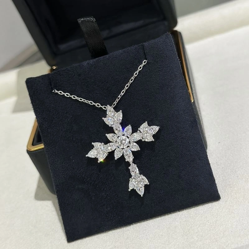Cut-rate Harry Winston Necklaces