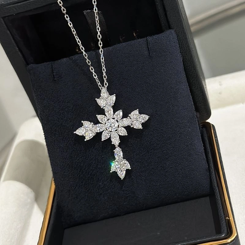 Cut-rate Harry Winston Necklaces