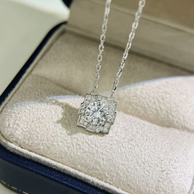 Top match Harry Winston Necklaces
