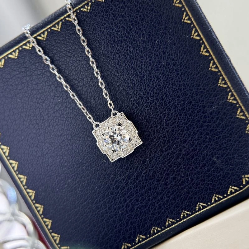 Top match Harry Winston Necklaces