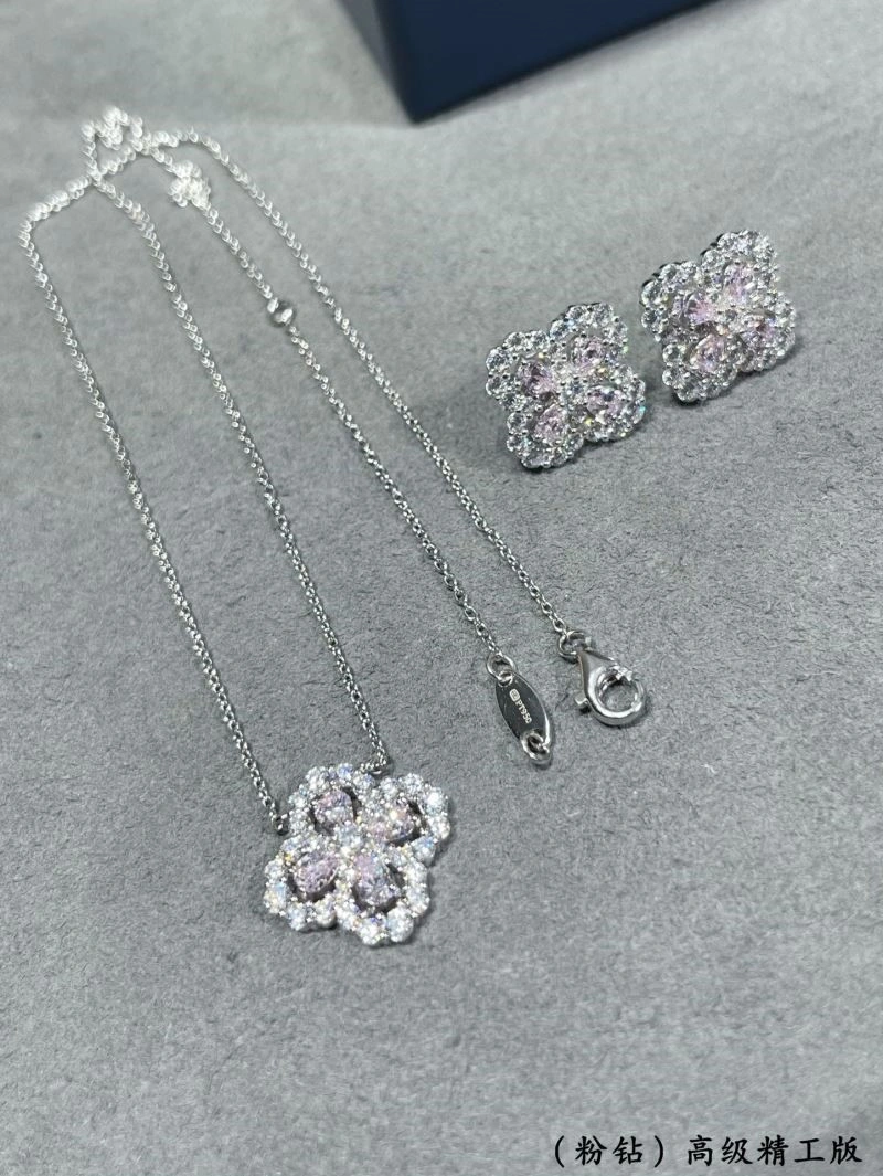 Mirror quality Harry Winston Necklaces