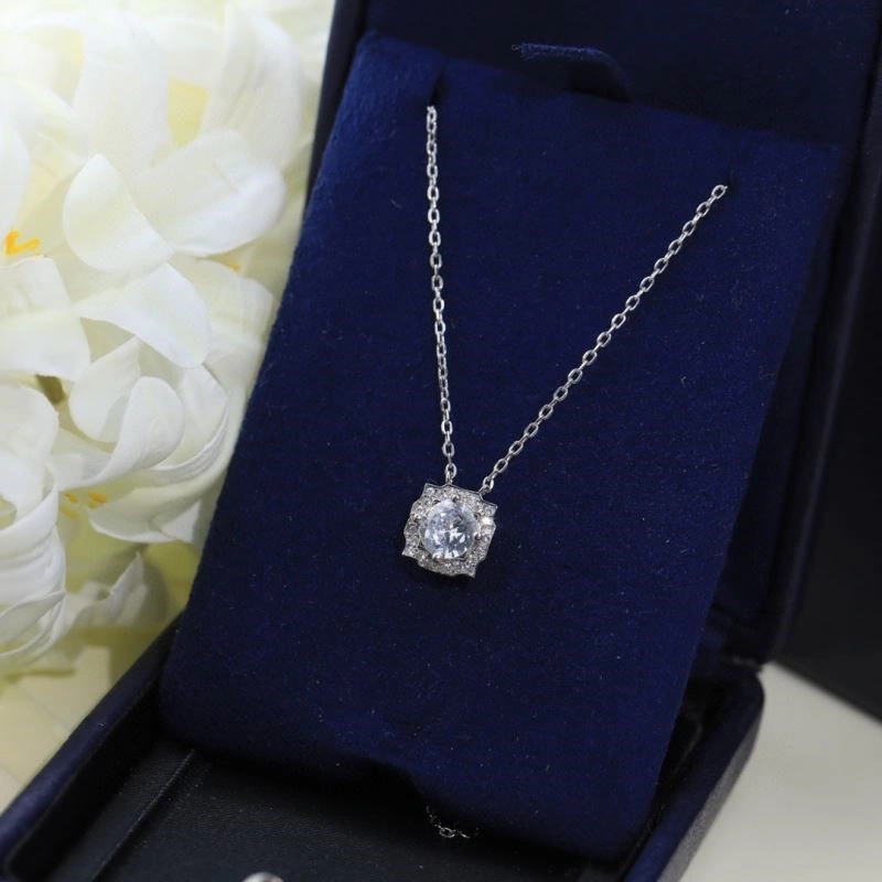 Cut-rate Harry Winston Necklaces