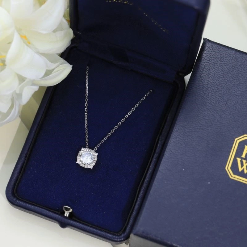 Cut-rate Harry Winston Necklaces