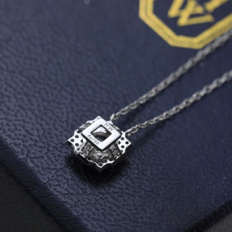 Cut-rate Harry Winston Necklaces
