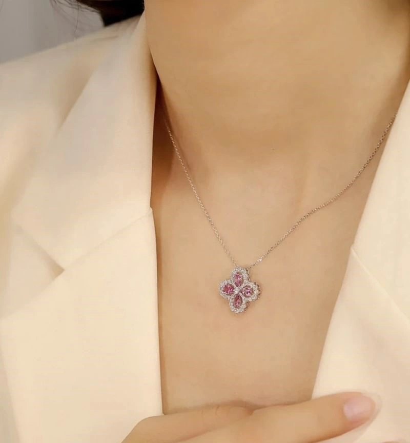 Original Harry Winston Necklaces