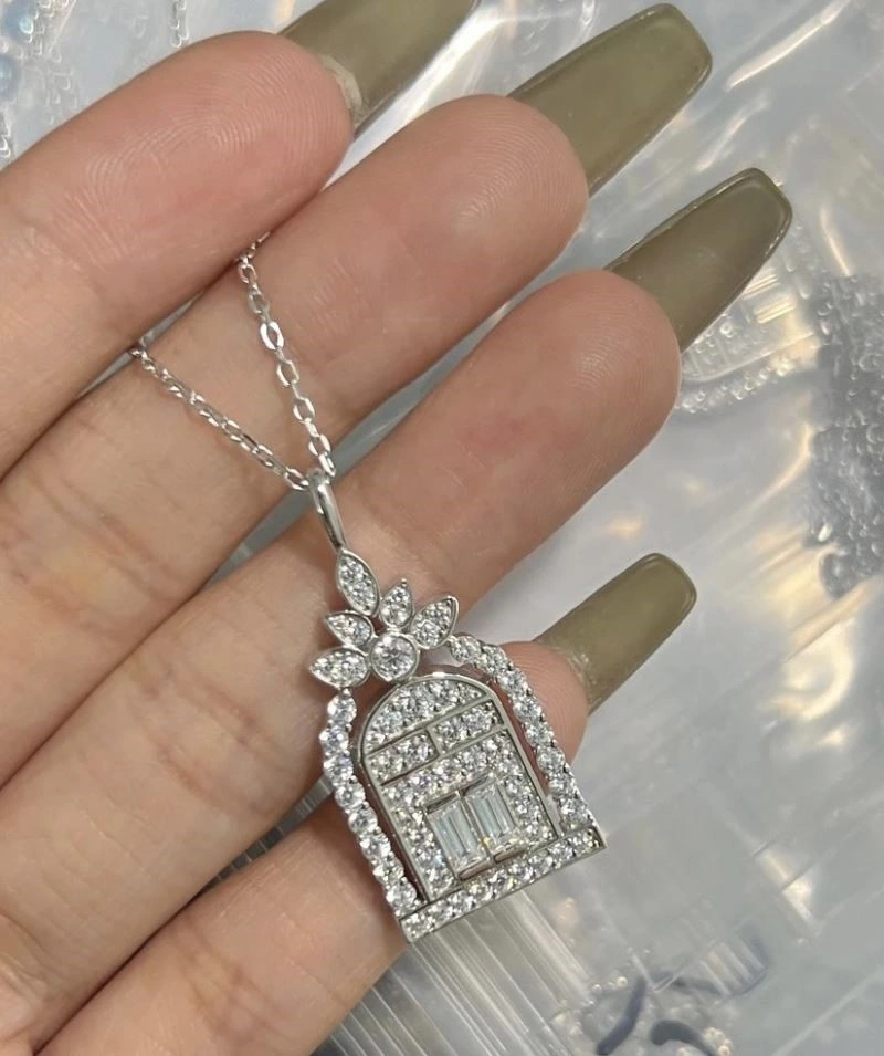 Cut-rate Harry Winston Necklaces
