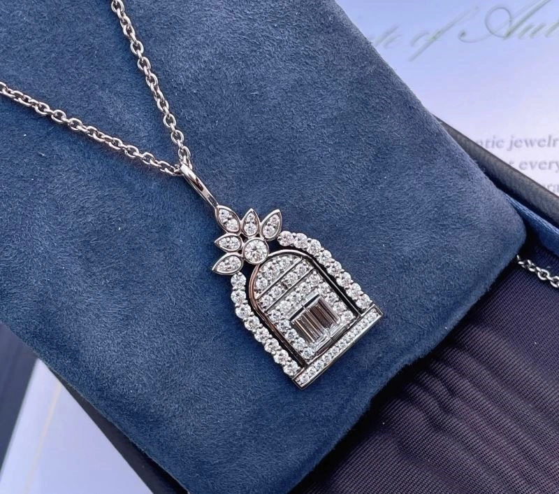 Cut-rate Harry Winston Necklaces