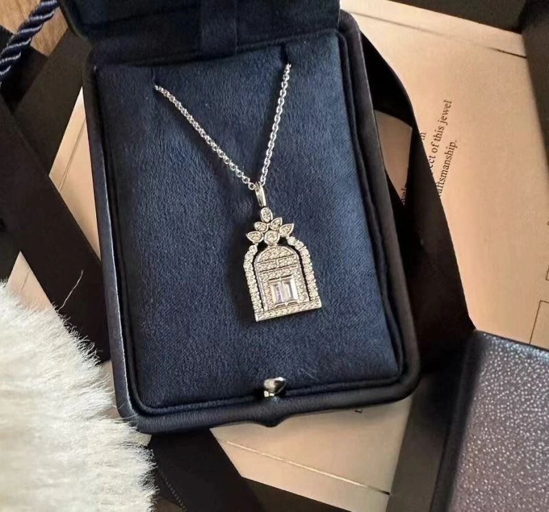Cut-rate Harry Winston Necklaces