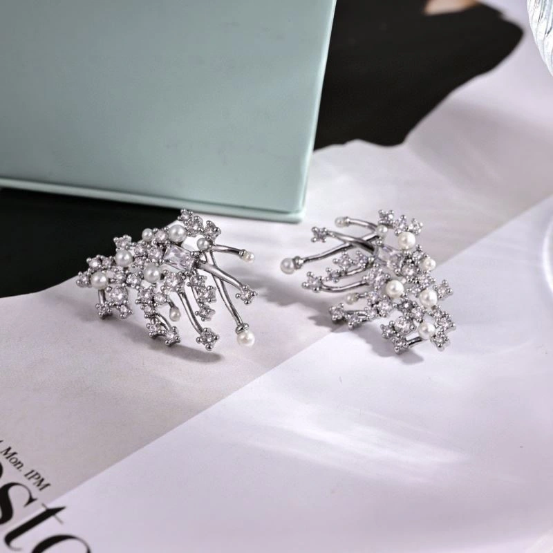 Indistinguishable Hefang Earrings