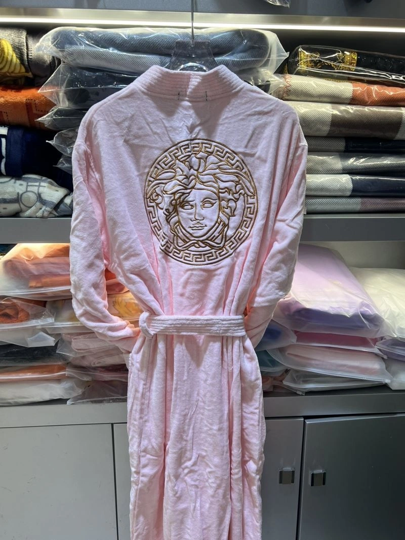 Accurate model Hermes Bathrobe