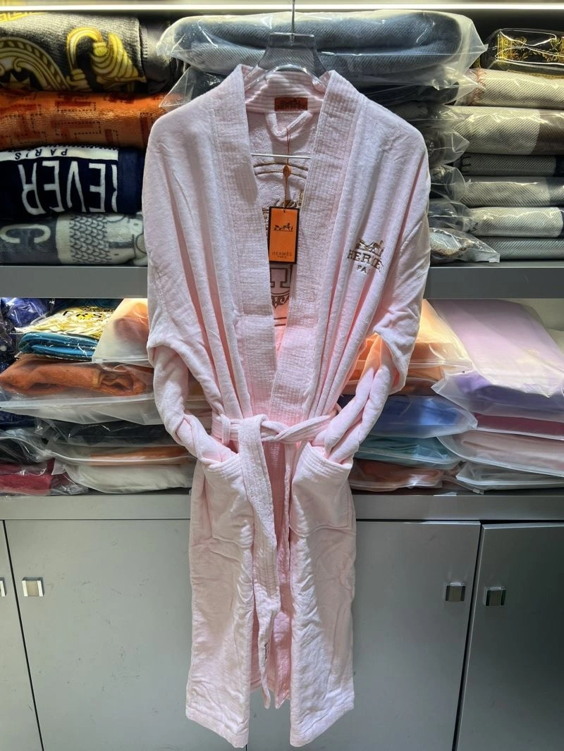 Accurate model Hermes Bathrobe