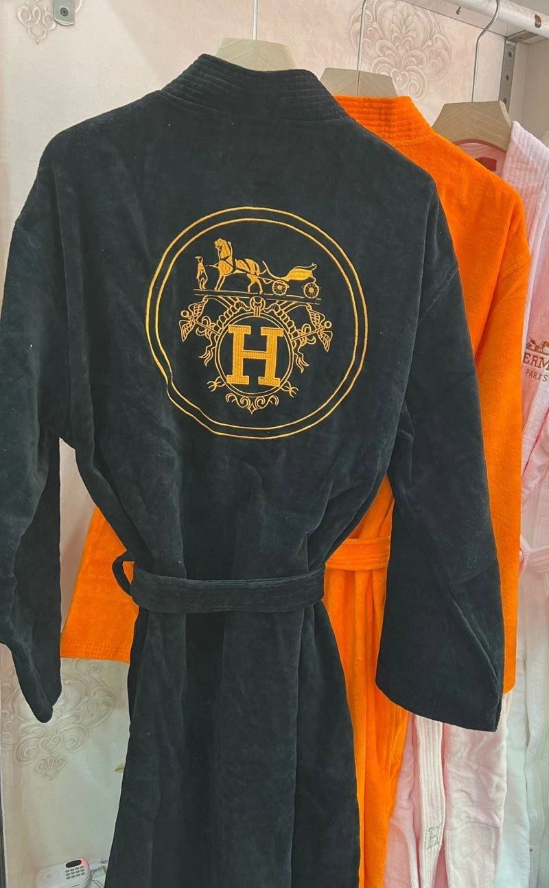 Accurate model Hermes Bathrobe