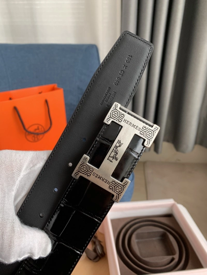 Indistinguishable Hermes Belts