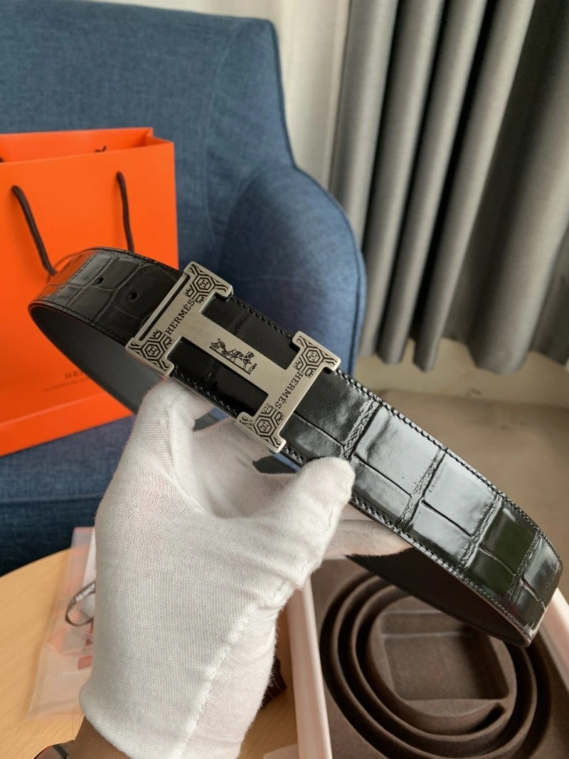 Indistinguishable Hermes Belts