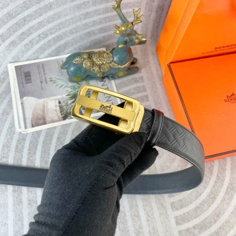 Indistinguishable Hermes Belts