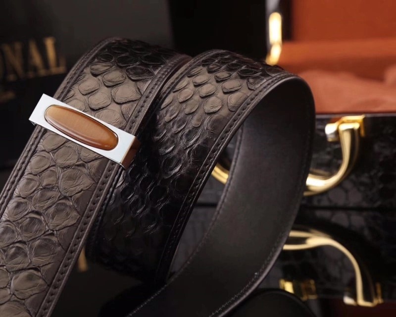 Indistinguishable Hermes Belts