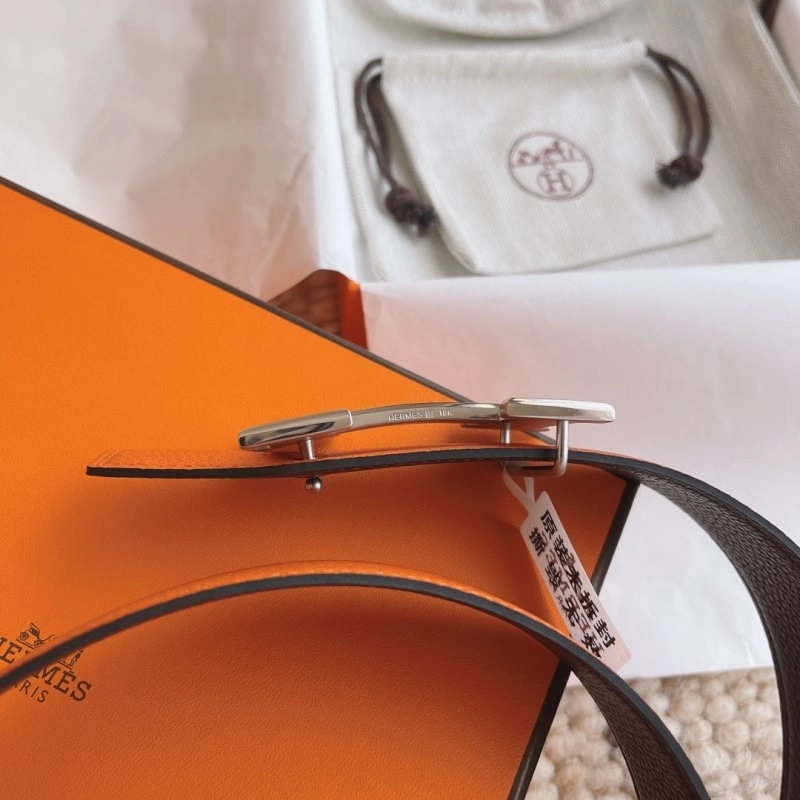 Indistinguishable Hermes Belts
