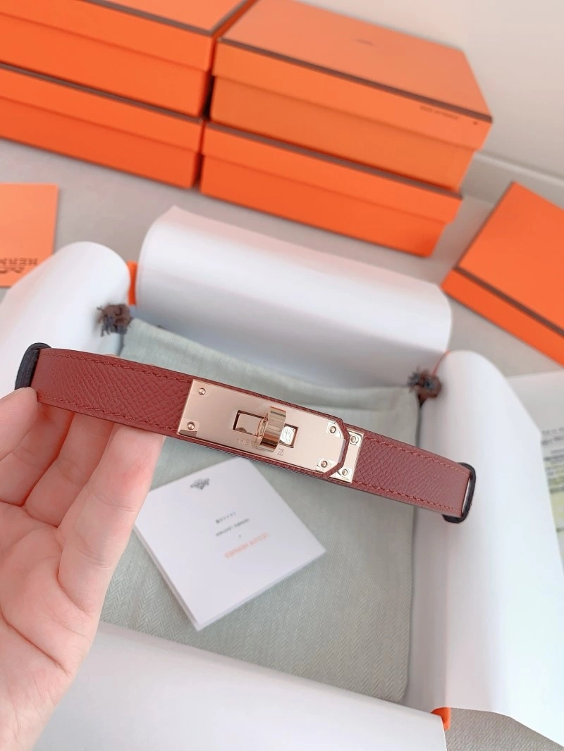 Indistinguishable Hermes Belts