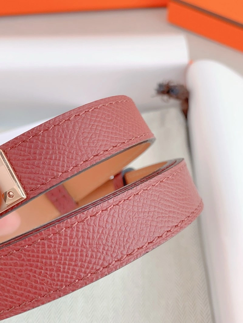 Indistinguishable Hermes Belts