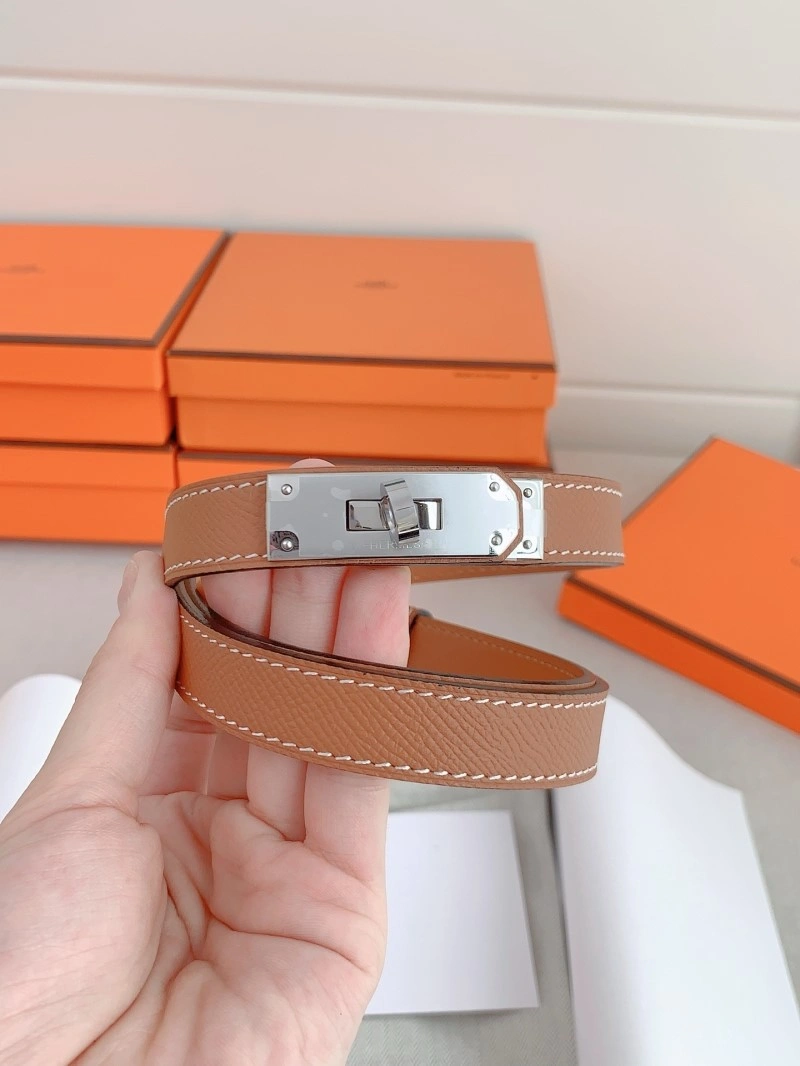 Indistinguishable Hermes Belts