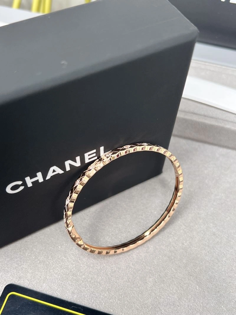 Indistinguishable Hermes Bracelets