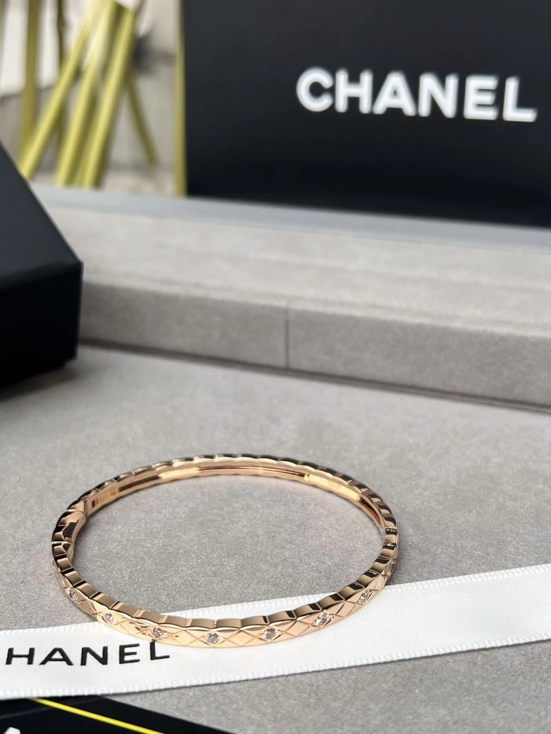 Indistinguishable Hermes Bracelets