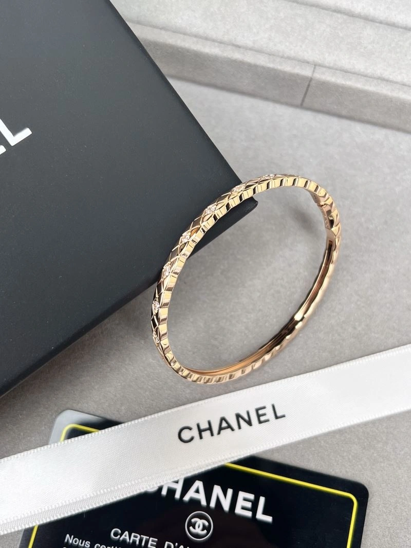 Indistinguishable Hermes Bracelets