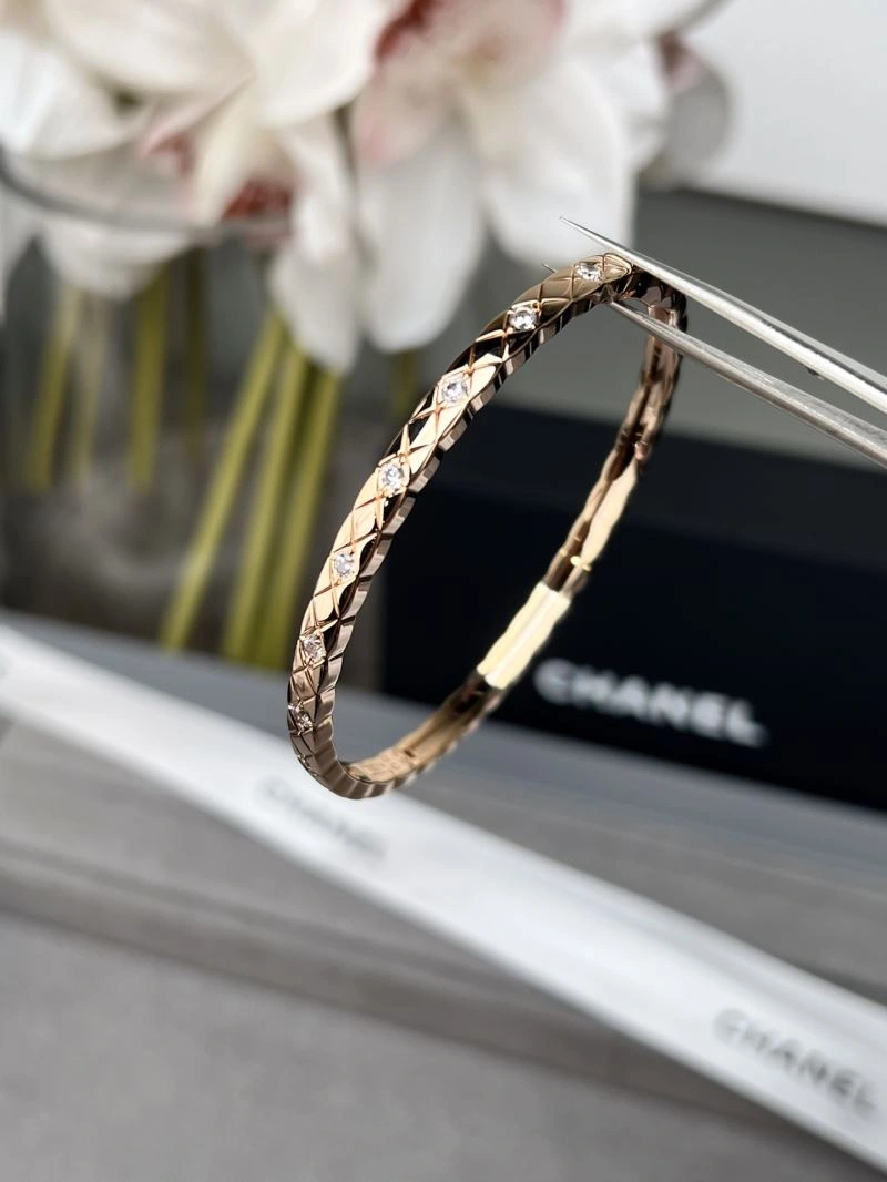 Indistinguishable Hermes Bracelets