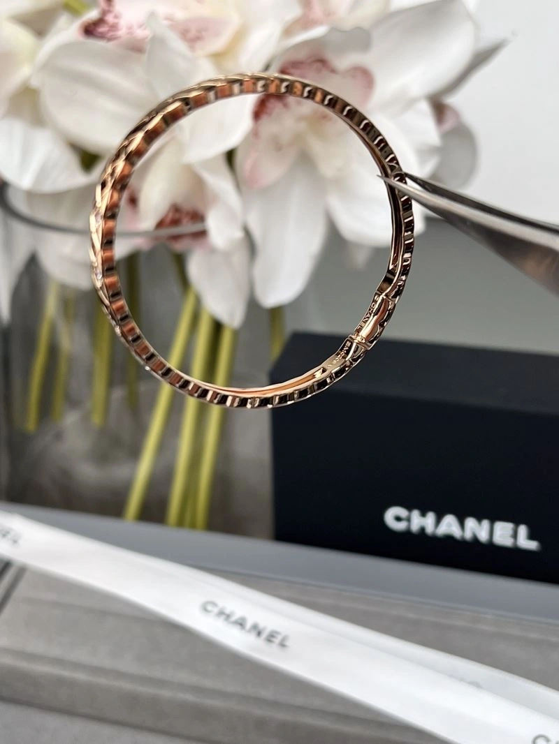 Indistinguishable Hermes Bracelets