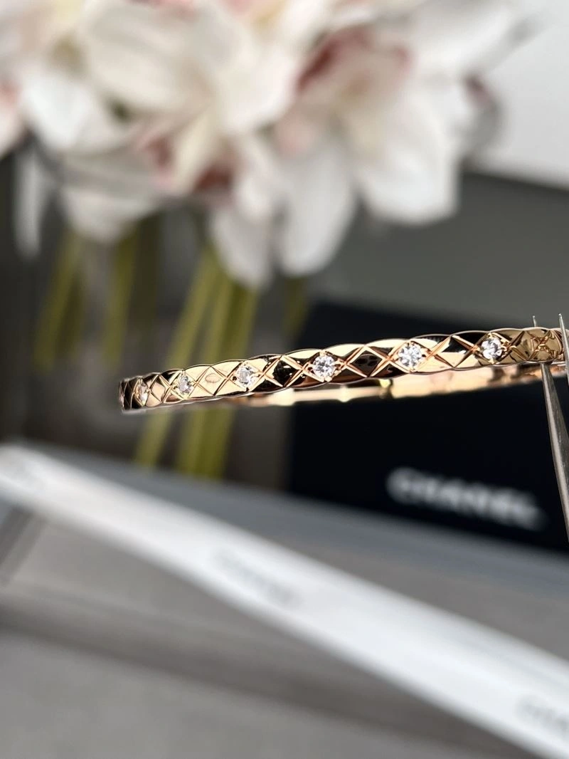 Indistinguishable Hermes Bracelets