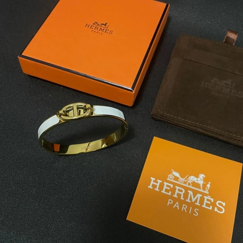 Indistinguishable Hermes Bracelets