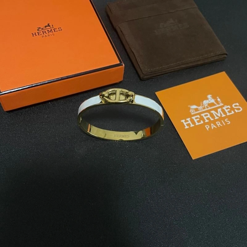 Indistinguishable Hermes Bracelets