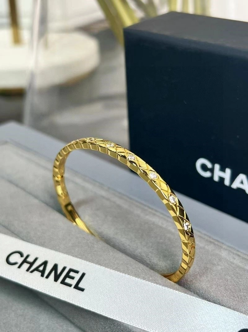 Indistinguishable Hermes Bracelets