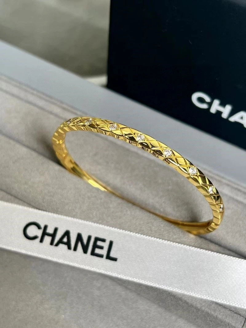 Indistinguishable Hermes Bracelets