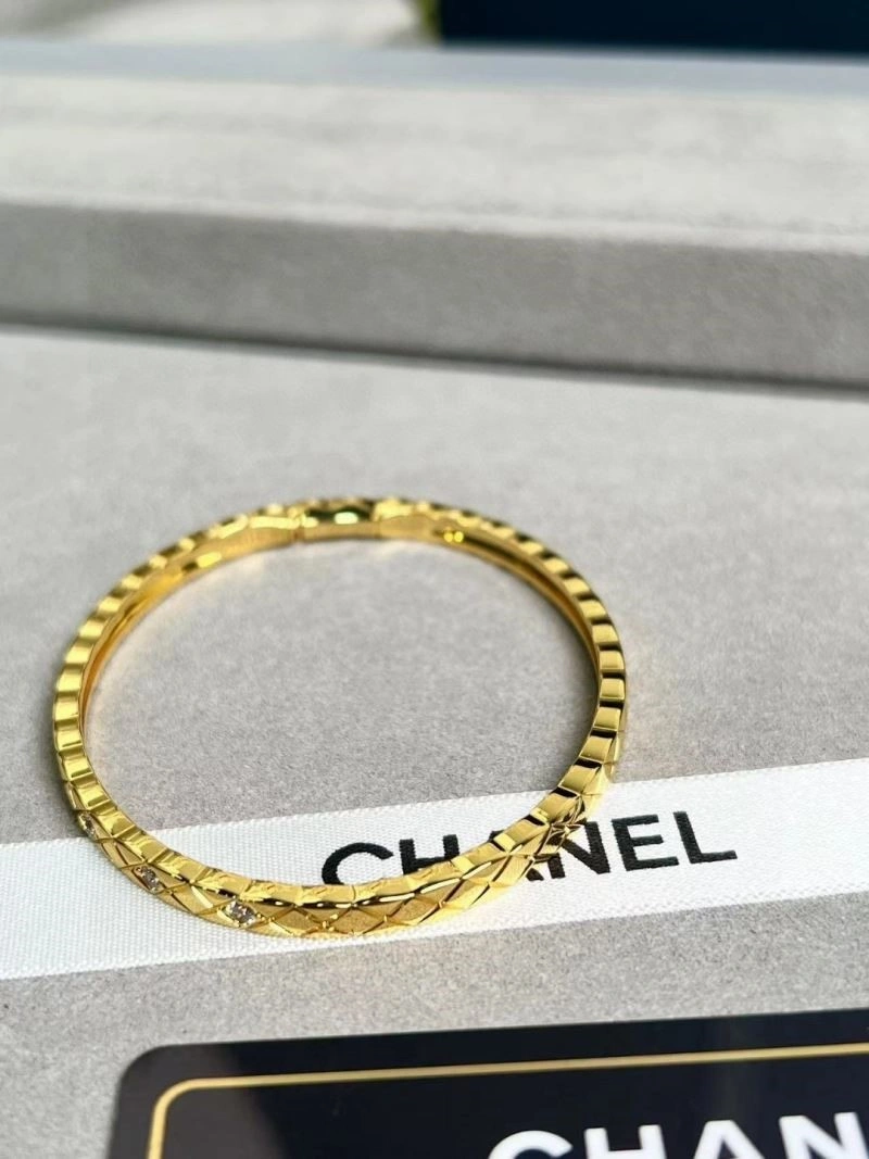Indistinguishable Hermes Bracelets