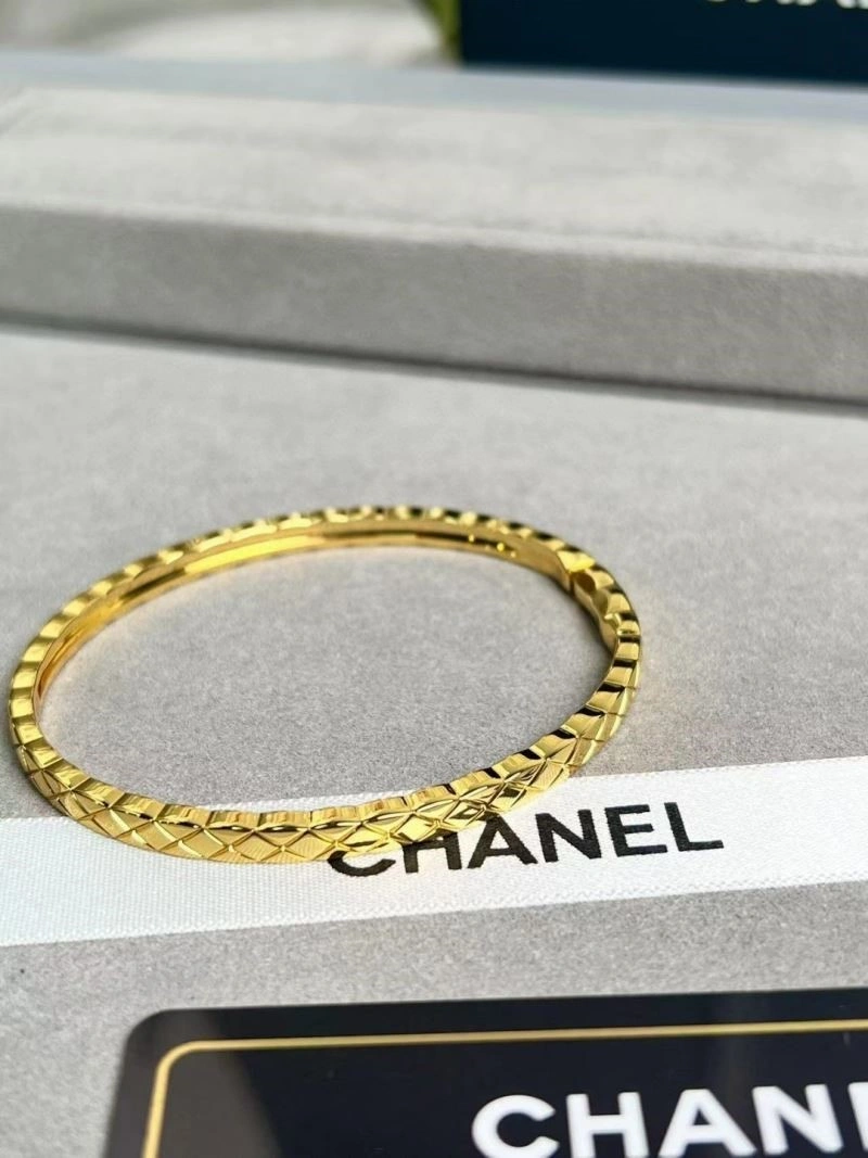 Indistinguishable Hermes Bracelets