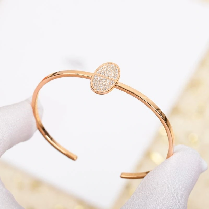 Low-cost Hermes Bracelets