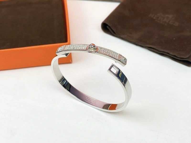 Brand-authenticated Hermes Bracelets