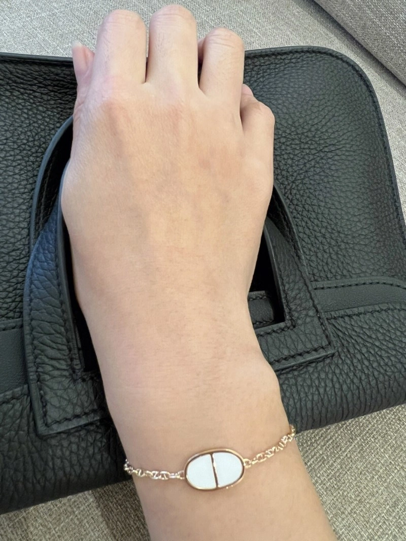 Low-cost Hermes Bracelets