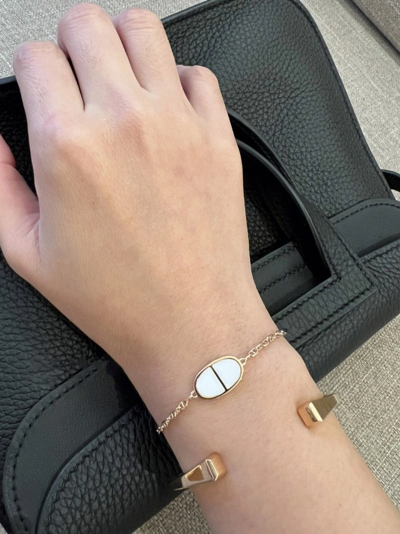 Low-cost Hermes Bracelets