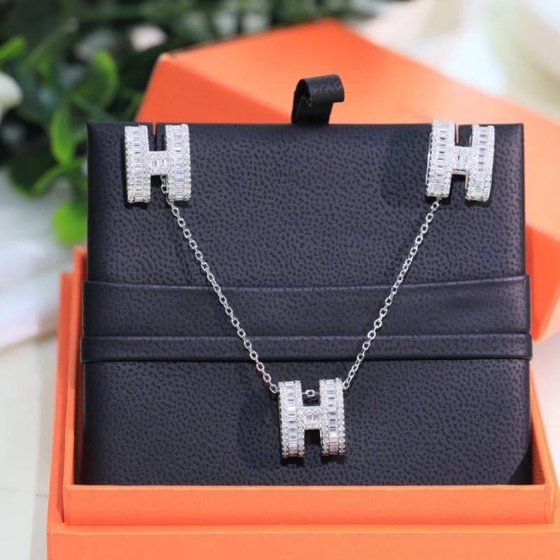 Brand-authenticated Hermes Earrings