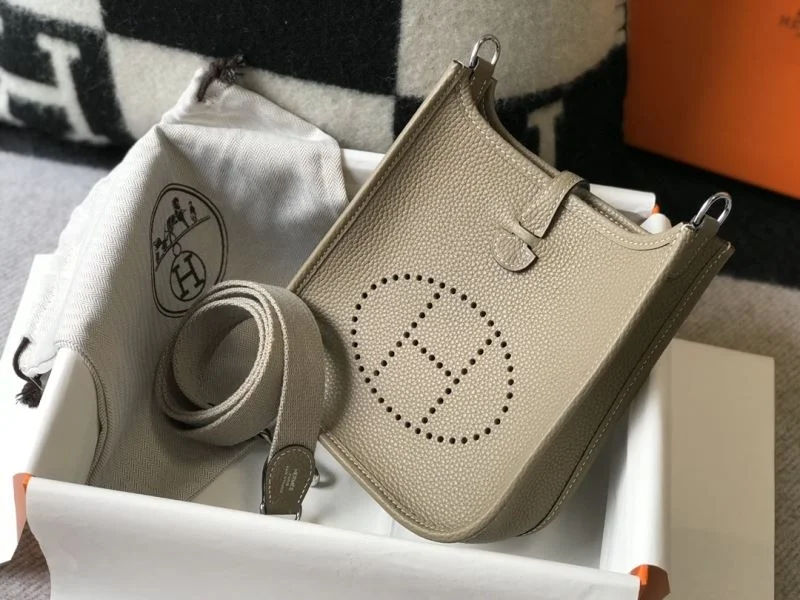 Low-cost Hermes Evelyn Bags