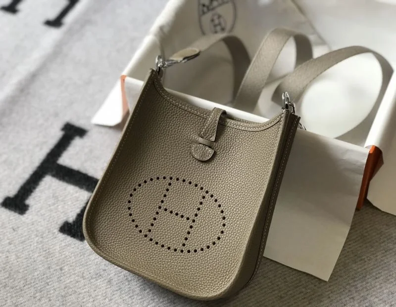 Low-cost Hermes Evelyn Bags
